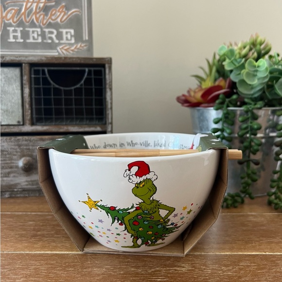 The Grinch | Holiday | New The Grinch Ramen Noodle Bowl With Chop ...